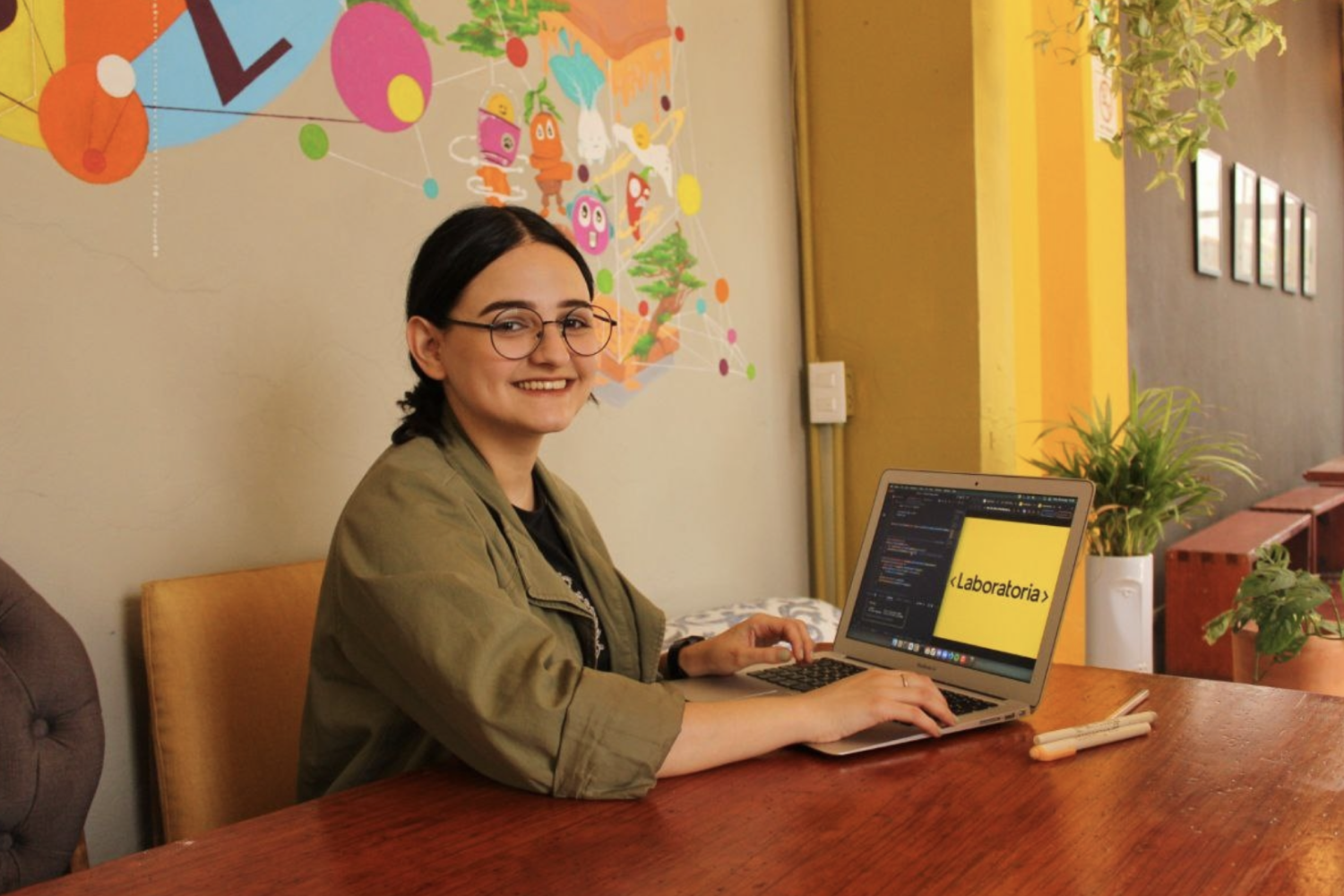 Billonaria MacKenzie Scott dona 4 millones de dólares a Laboratoria